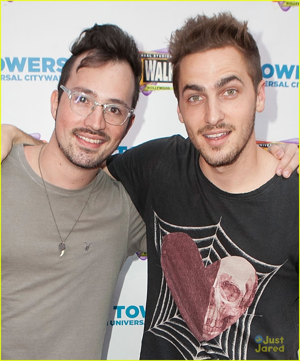 Heffron Drive Covers Avicii & MAGIC During CityWalk Concert - Watch ...
