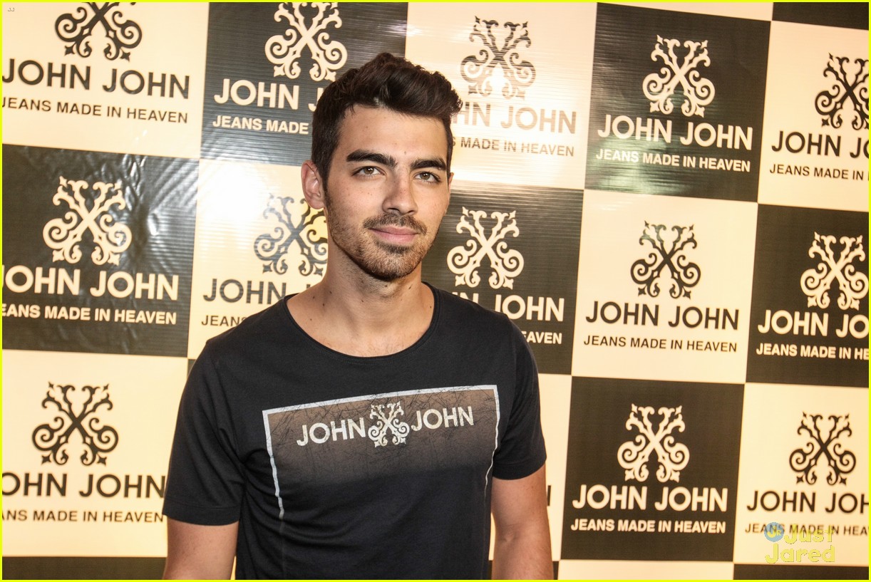 Joe Jonas Reveals His Favorite Kind Of Pizza Photo 709124 Photo Gallery Just Jared Jr