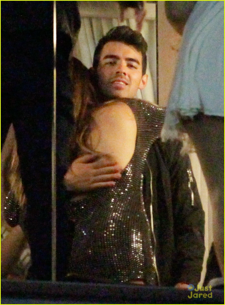 Joe Jonas Relaxes Shirtless Poolside Before Hanging with Brazilian ...