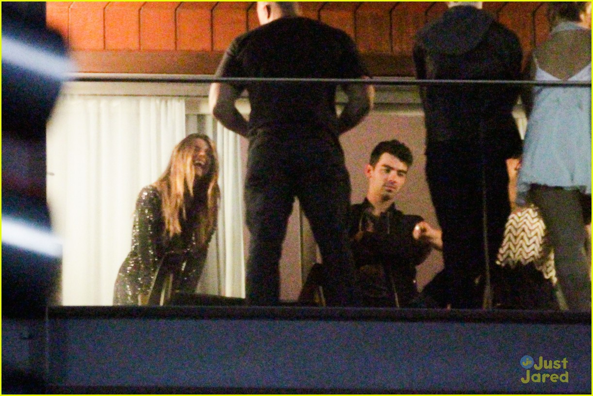 Joe Jonas Relaxes Shirtless Poolside Before Hanging with Brazilian ...