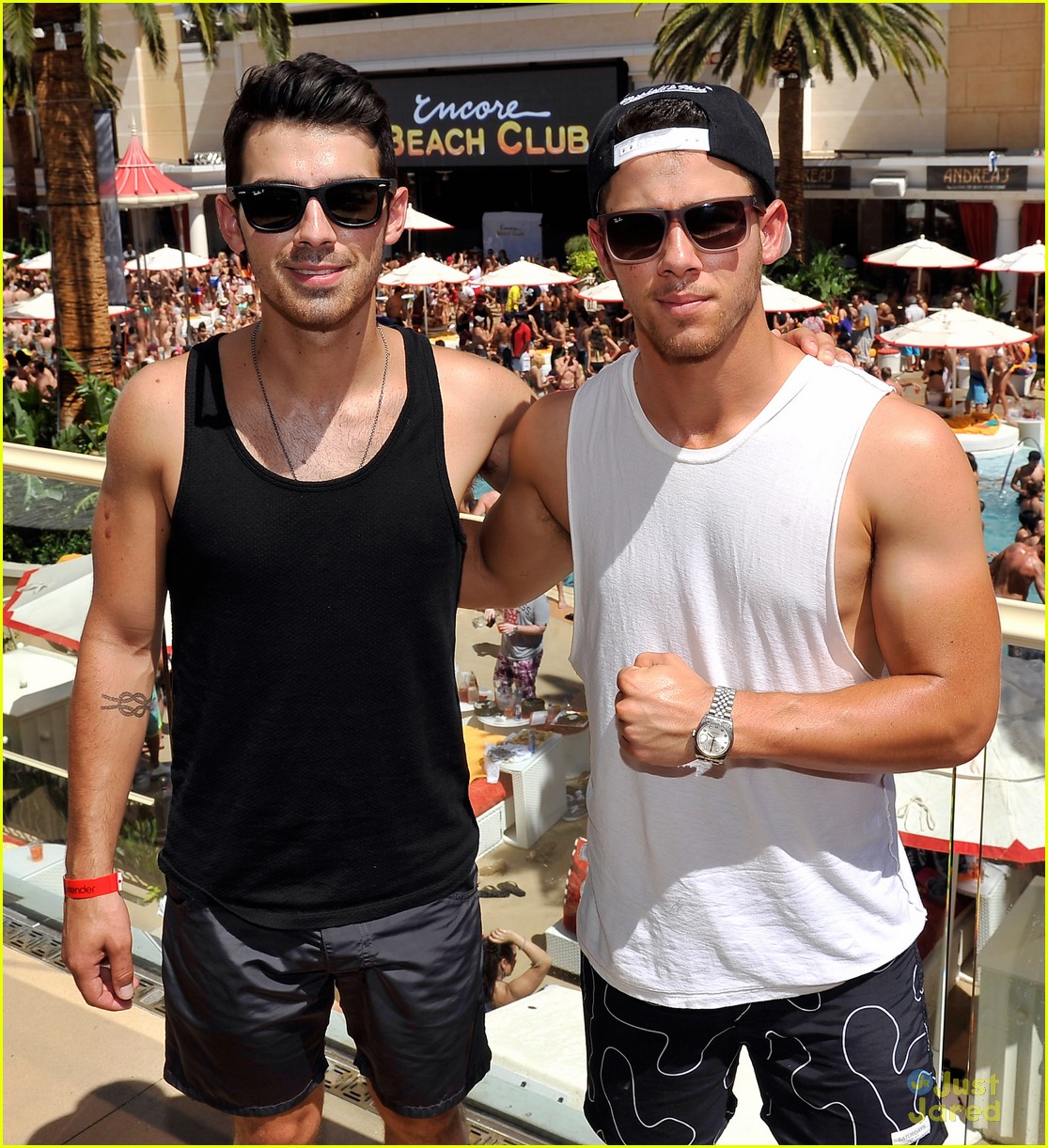 Joe & Nick Jonas Show Off Their Buff Arms in Las Vegas! | Photo 707845 ...