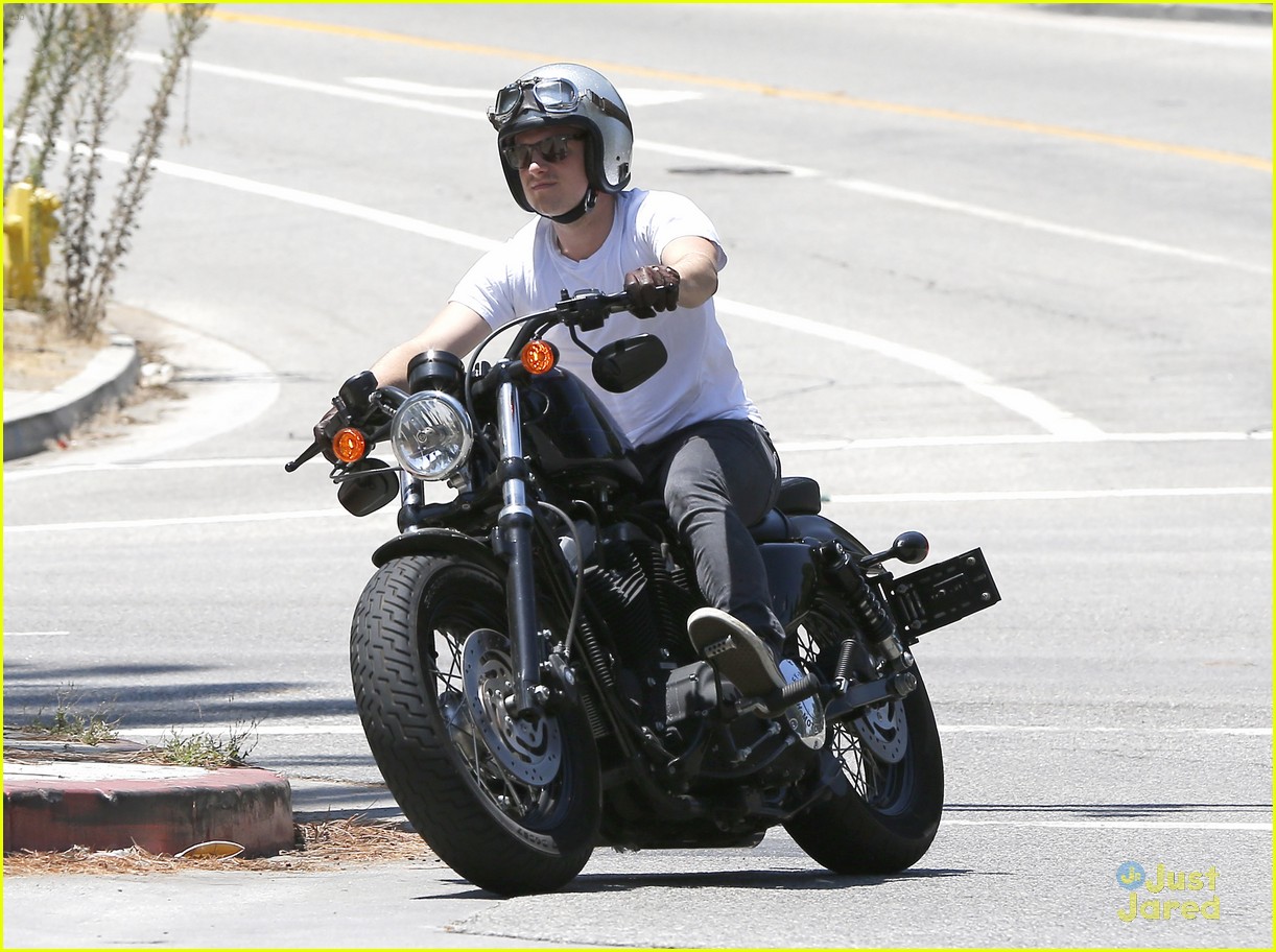 Josh Hutcherson Rides Off On His Motorcycle on a Hot Day | Photo 701799 ...