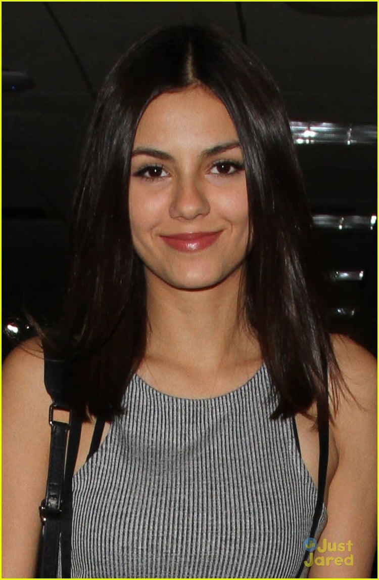 Full Sized Photo of victoria justice flies into lax 01 | Victoria ...