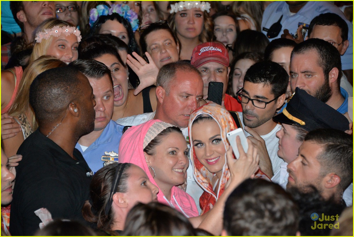Katy Perry Has Tried Dating Non-Famous Men Before | Photo 703670 ...
