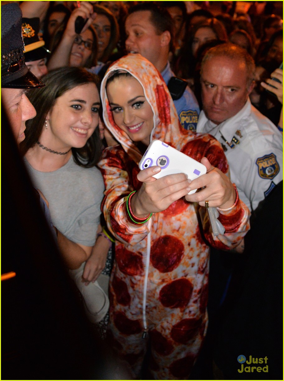 Katy Perry Has Tried Dating Non-Famous Men Before | Photo 703674 ...