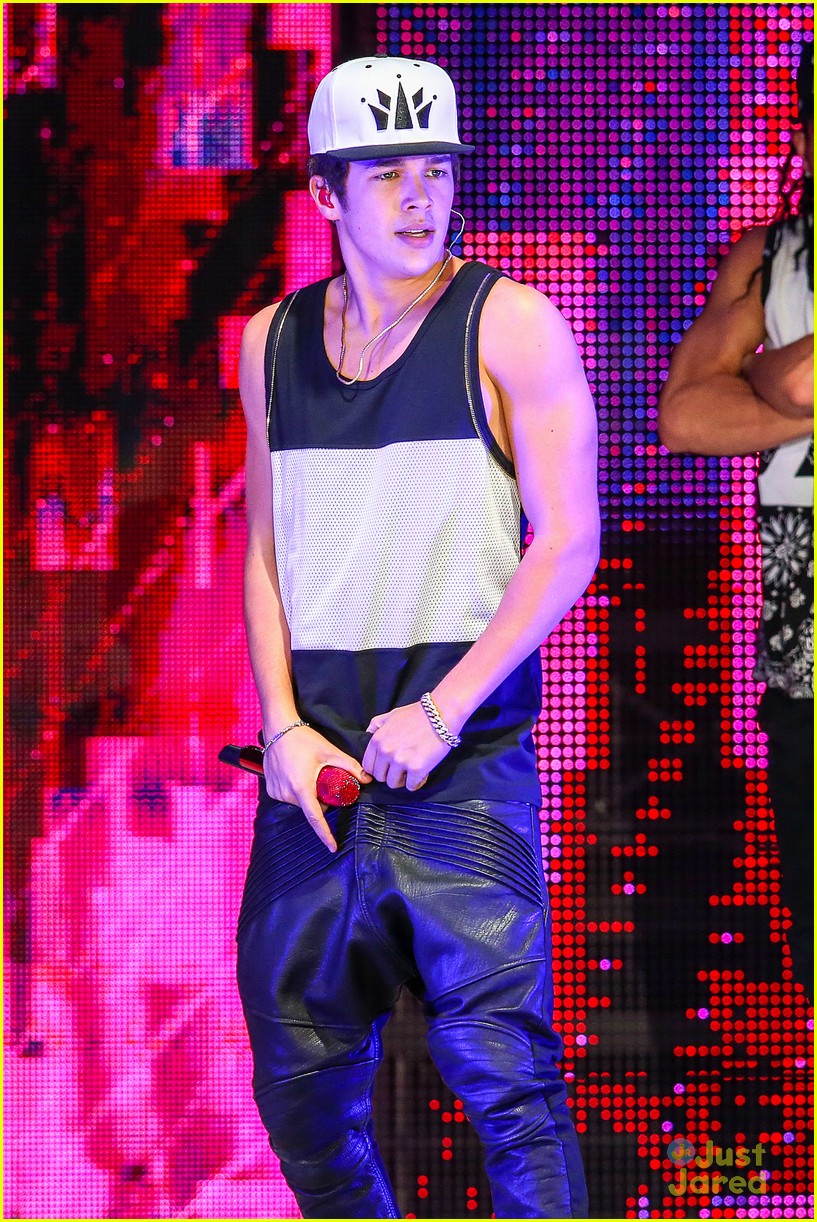 Full Sized Photo of austin mahone north carolina concert 01 | Austin ...