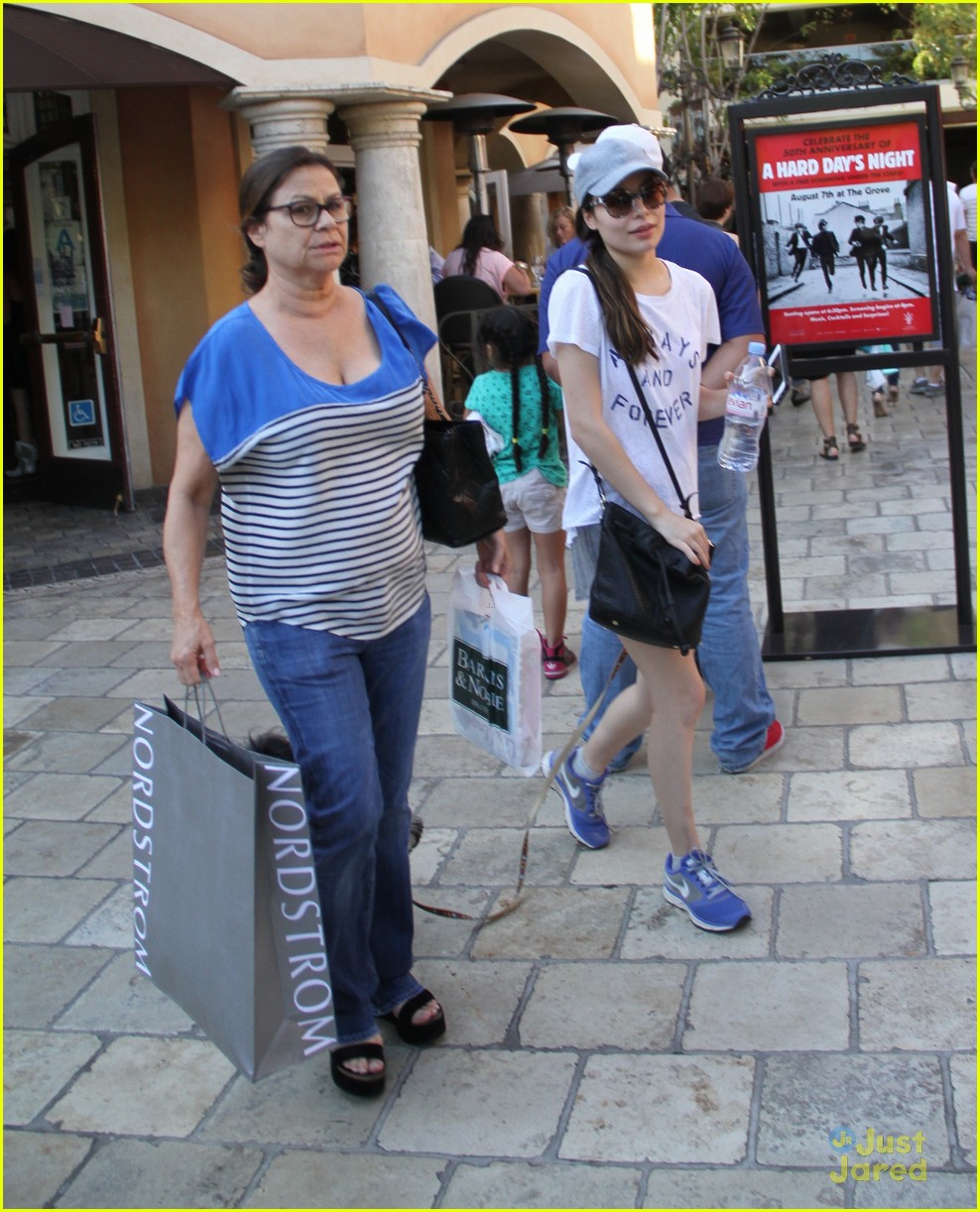 Full Sized Photo of miranda cosgrove brings penny grove 10 | Miranda ...