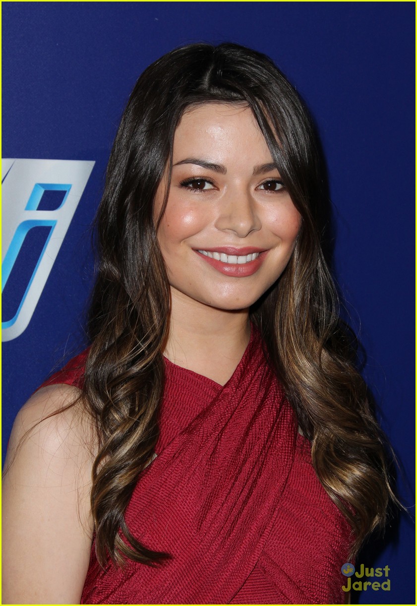 Miranda Cosgrove Helps Raise $1.4 Million For Oceana at SeaChange ...