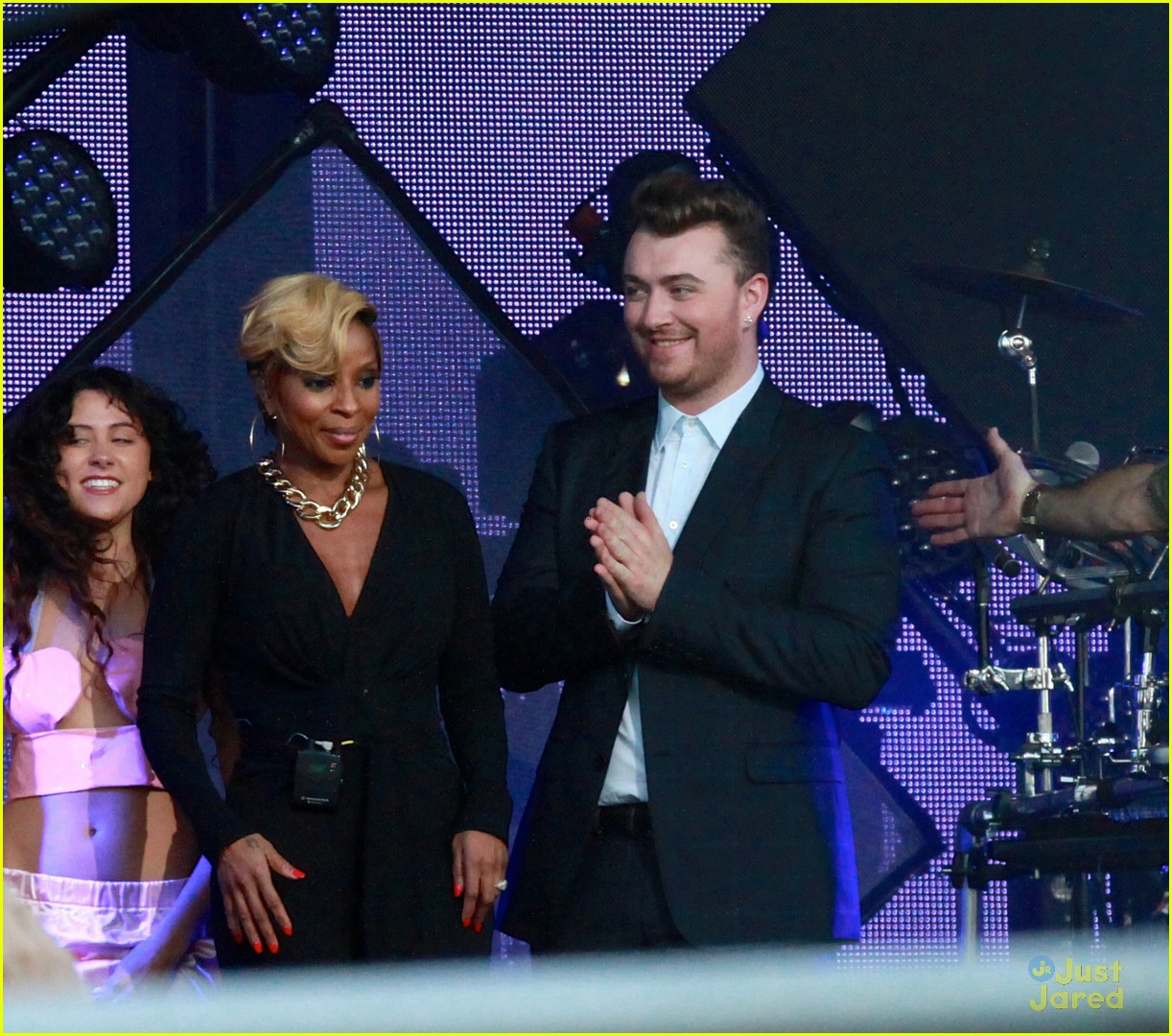 Sam Smith Sings 'Latch' Alongside Disclosure on 'Jimmy Kimmel Live ...