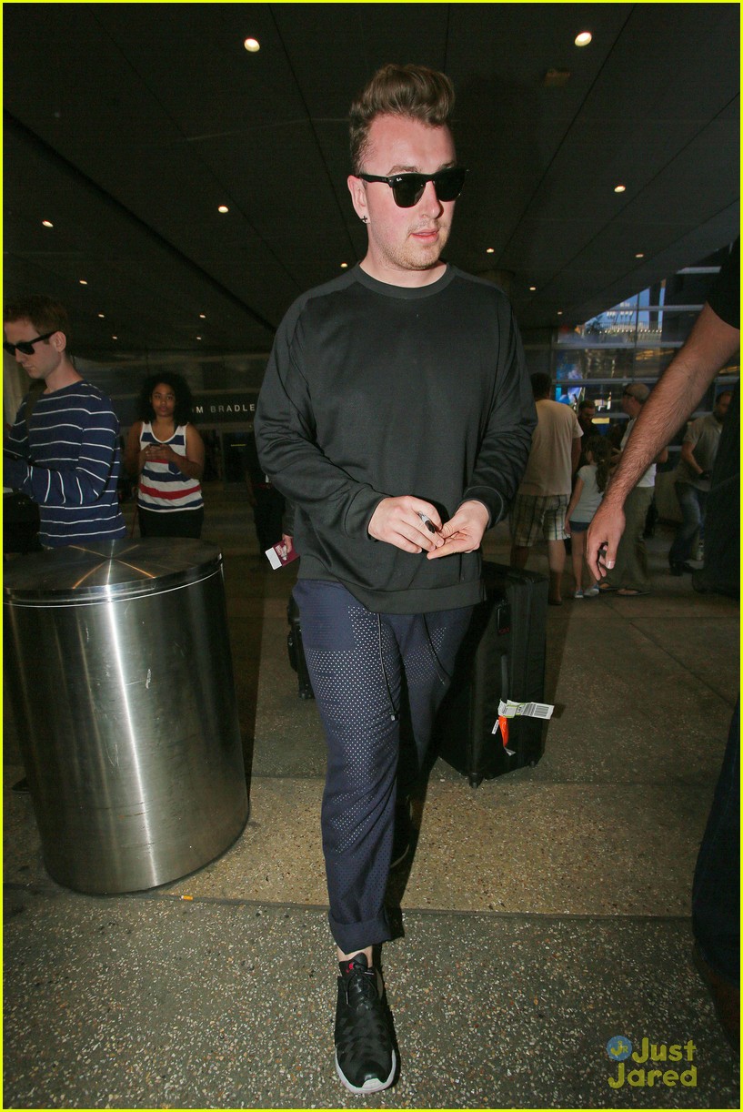 Full Sized Photo of sam smith lands in los angeles for vmas performance ...