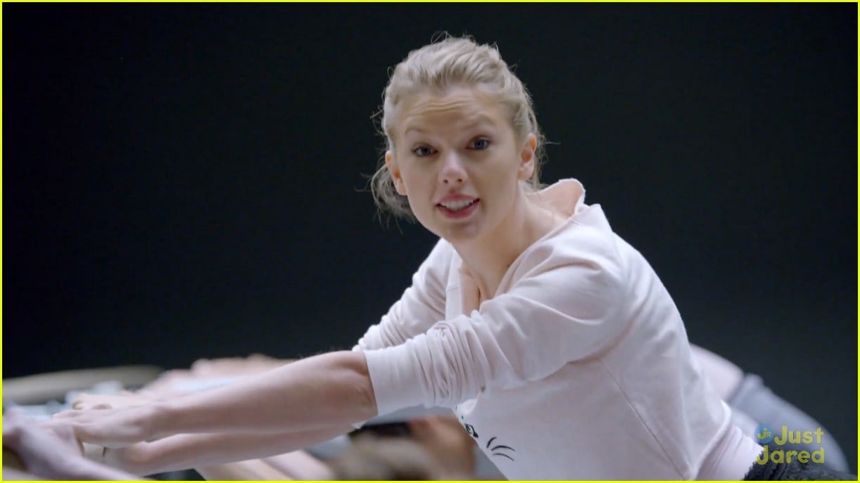 Taylor Swift Debuts 'Shake It Off' Music Video - WATCH NOW! | Photo ...