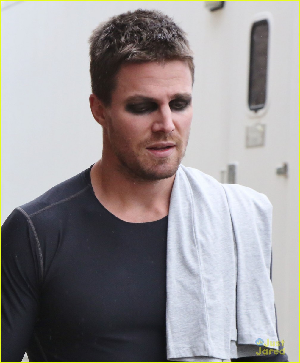 Stephen Amell Gets a Makeover Including Eyeliner and Leather Pants ...