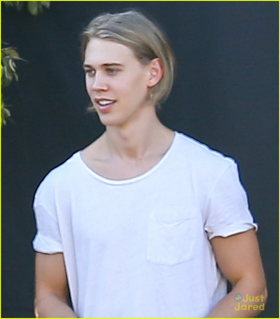 Austin Butler Hits 'Yoga Hosers' Set After 'Arrow' Casting News | Photo ...