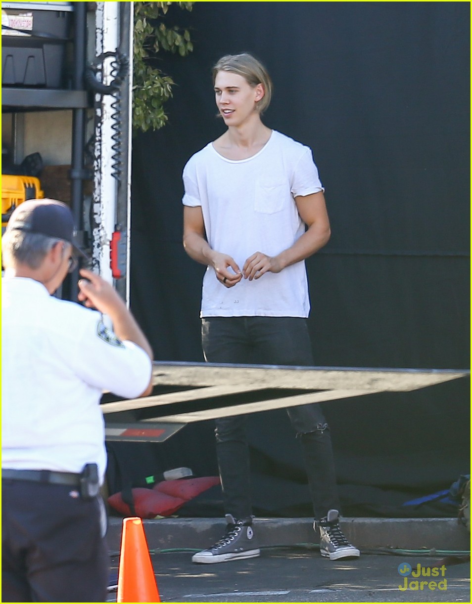 Austin Butler Hits 'Yoga Hosers' Set After 'Arrow' Casting News | Photo ...