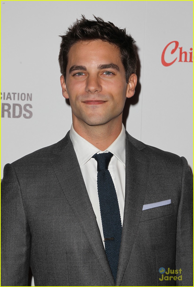 Bailee Madison & Brant Daugherty Honor Hero Dogs with American Humane ...