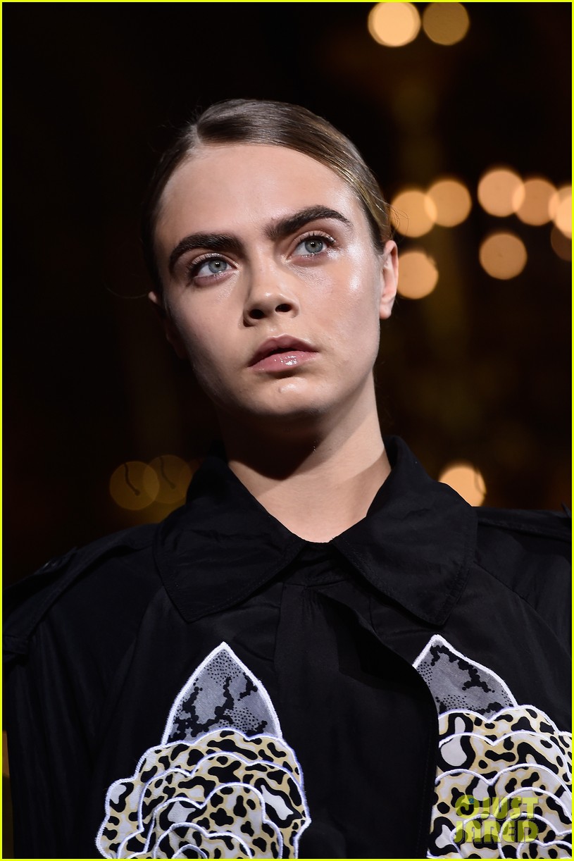 Cara Delevingne Is The Fiercest at Stella McCartney's Paris Fashion ...