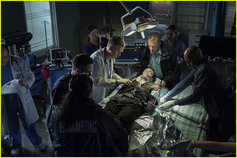 Full Sized Photo of the flash pilot episode stills 01 | Barry Gets into ...