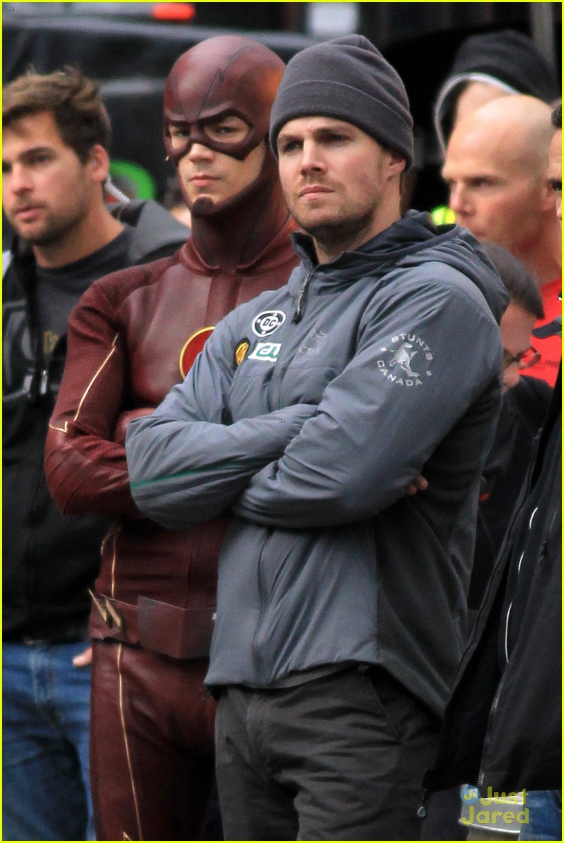 Grant Gustin & Stephen Amell Film 'The Flash' & 'Arrow' Crossover - See the Pics! | Photo 722614 ...