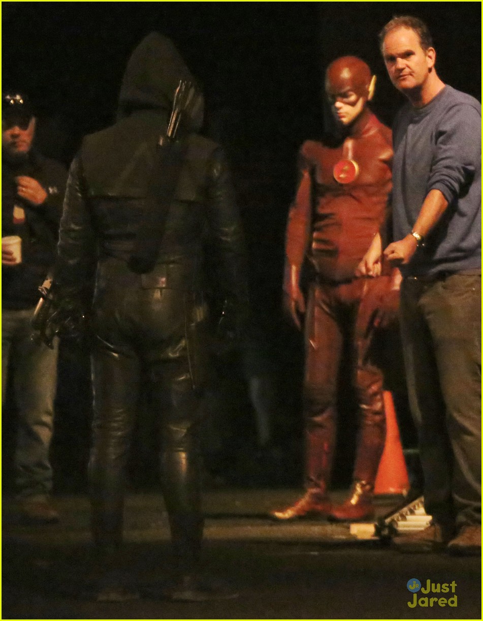 Grant Gustin Kicks Up His Heels For 'Flash/Arrow' Crossover Filming | Photo 722958 - Photo ...