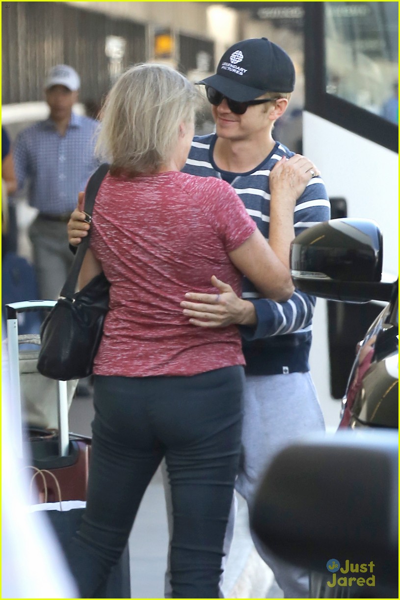 Hayden Christensen Bids Farewell to His Mom After Hollywood Hike ...