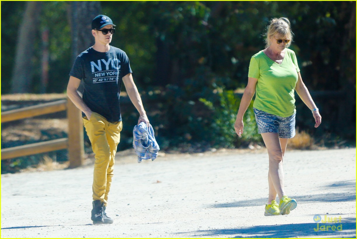 Hayden Christensen Bids Farewell to His Mom After Hollywood Hike ...