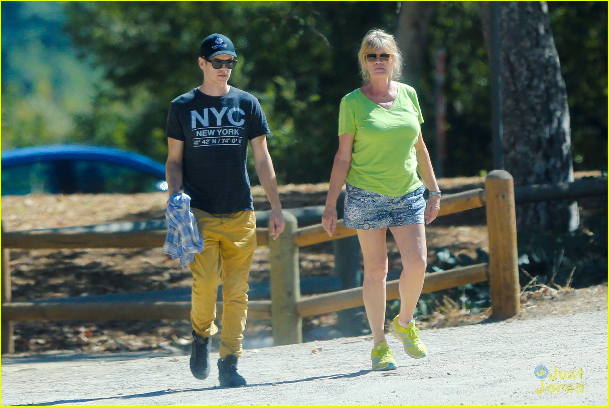 Hayden Christensen Bids Farewell to His Mom After Hollywood Hike ...