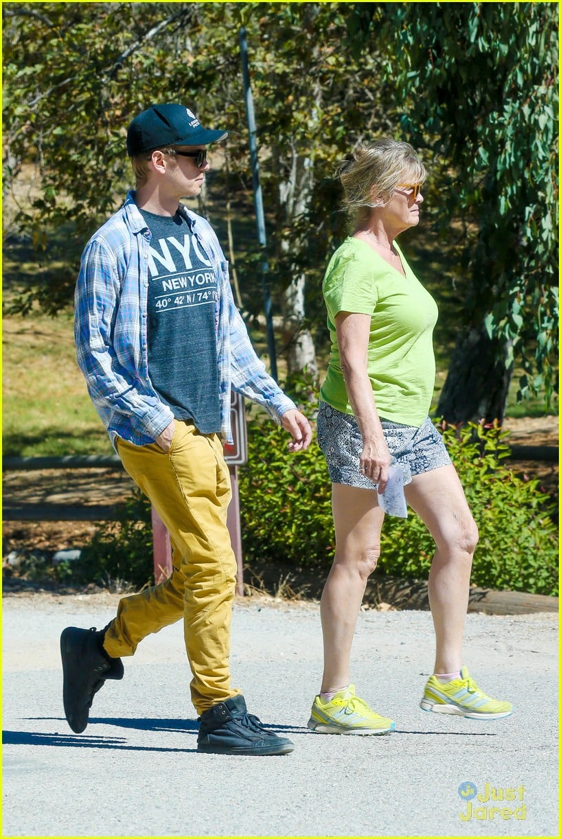 Hayden Christensen Bids Farewell to His Mom After Hollywood Hike ...