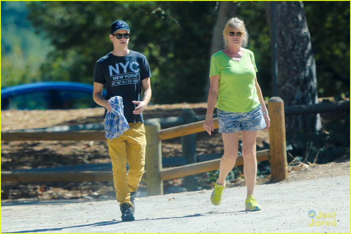Hayden Christensen Bids Farewell to His Mom After Hollywood Hike ...