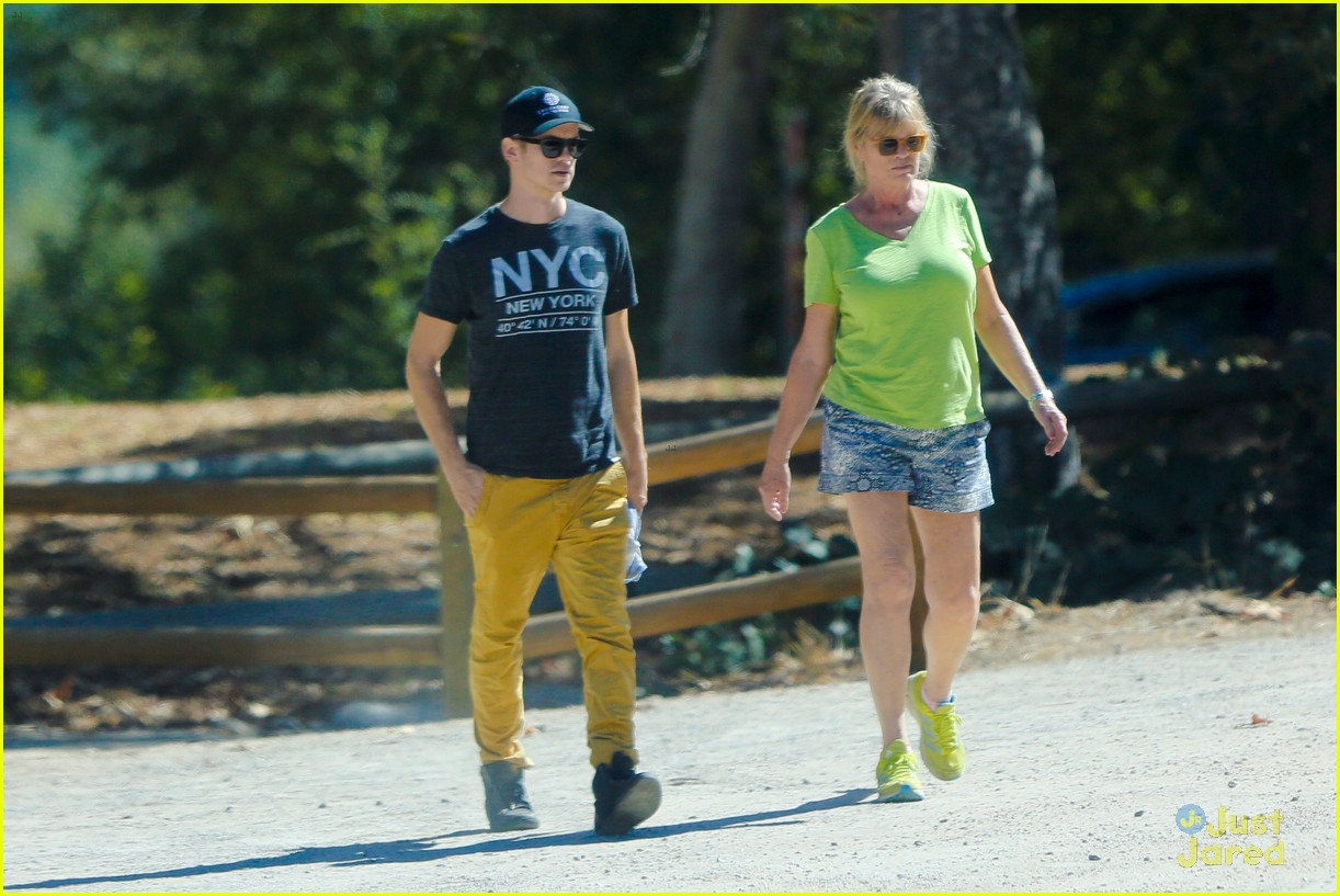 Hayden Christensen Bids Farewell to His Mom After Hollywood Hike ...