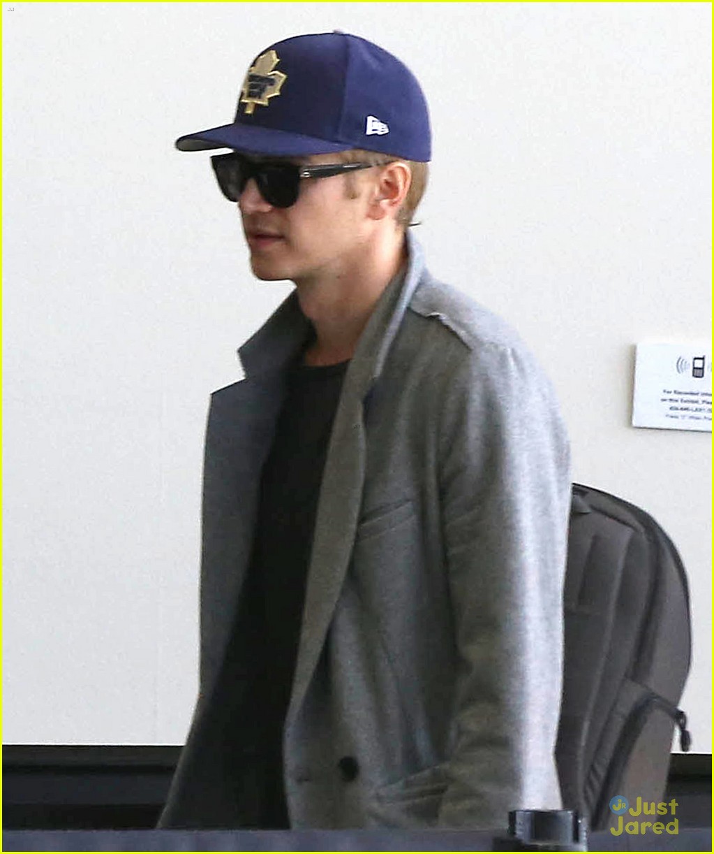Hayden Christensen Flies to Toronto for TIFF 2014 | Photo 717155 ...