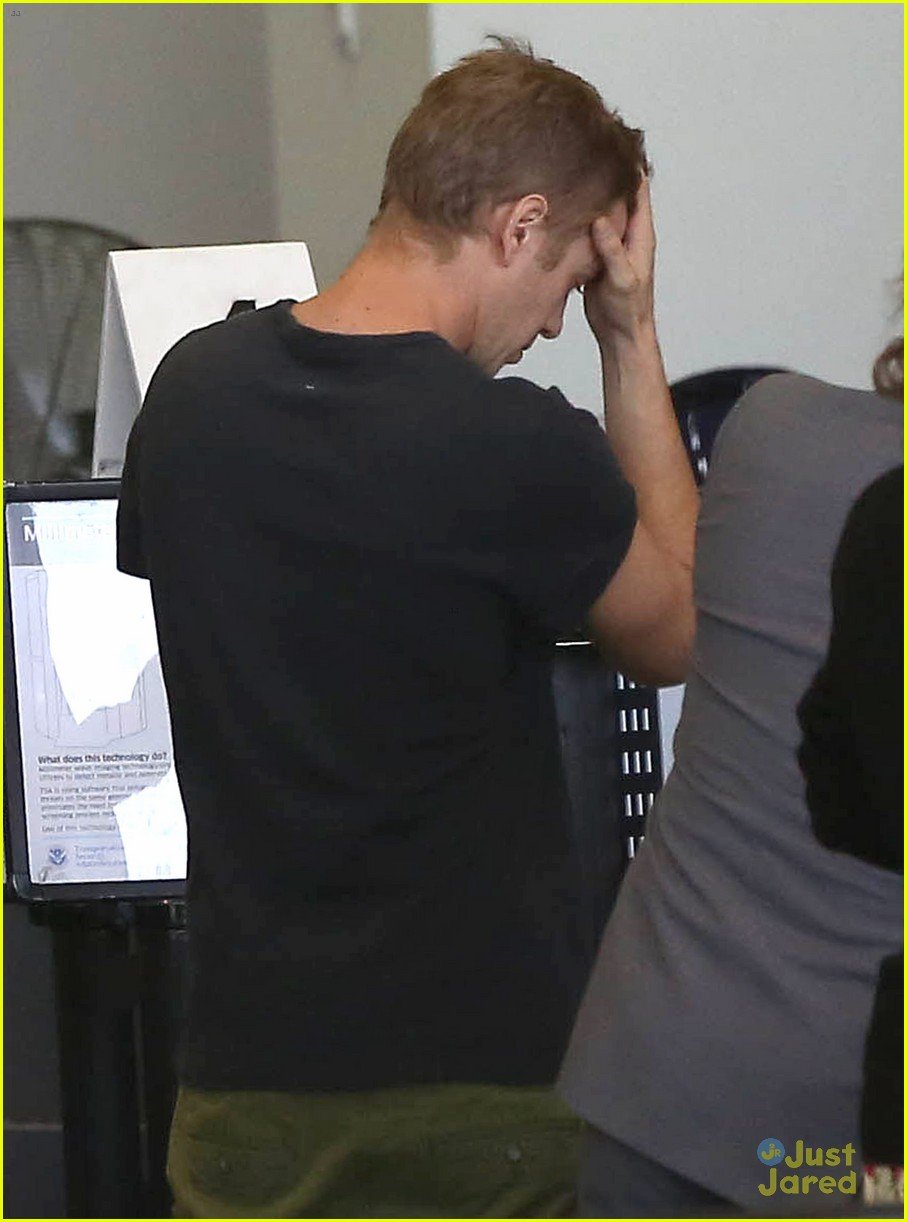 Hayden Christensen Flies to Toronto for TIFF 2014 | Photo 717164 - Photo Gallery | Just Jared Jr.