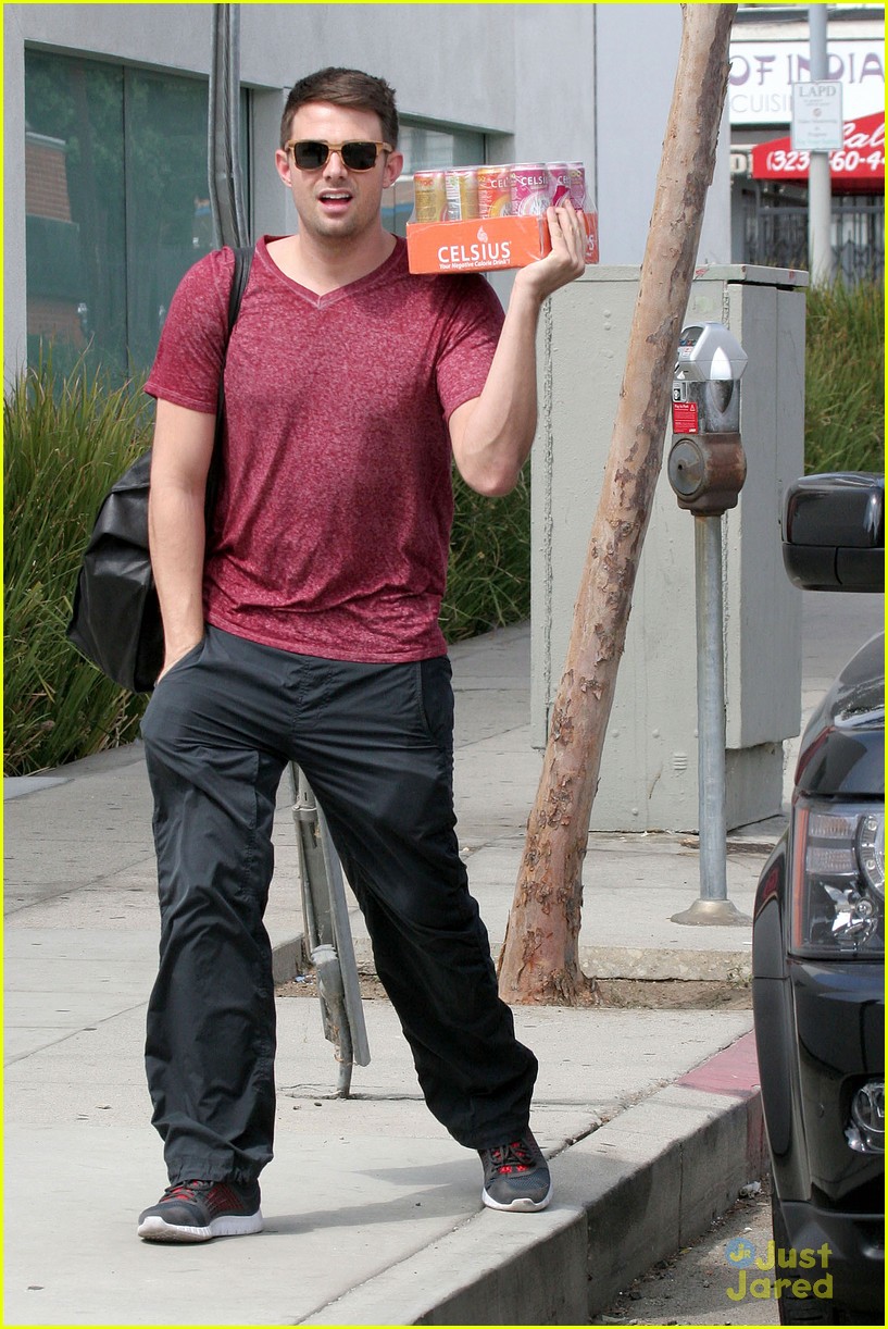 Jonathan Bennett Still Gets Goosebumps When Arriving to 'DWTS' Set ...