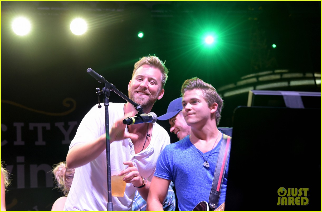 Full Sized Photo of hayden panettiere hunter hayes food wine festival ...