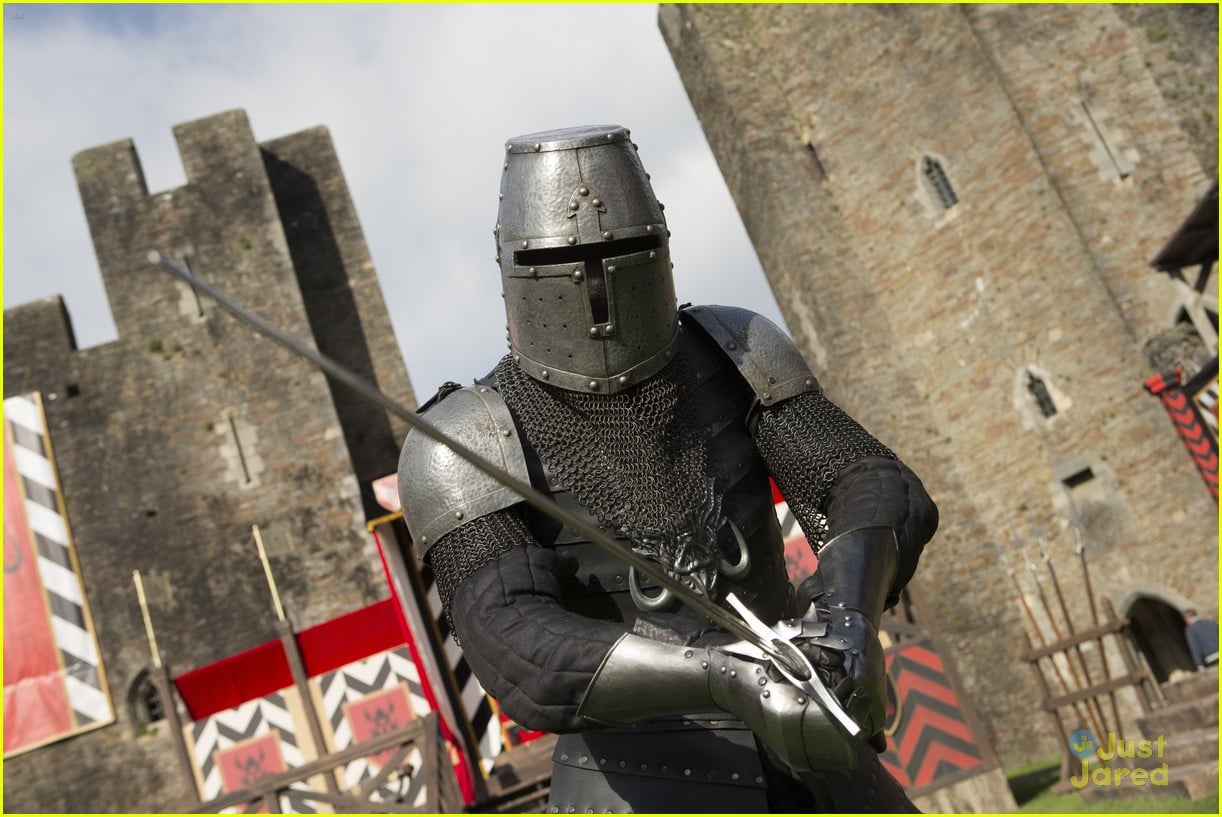 Jenna Coleman Shows Robin Hood She's No Damsel In Distress In New ...