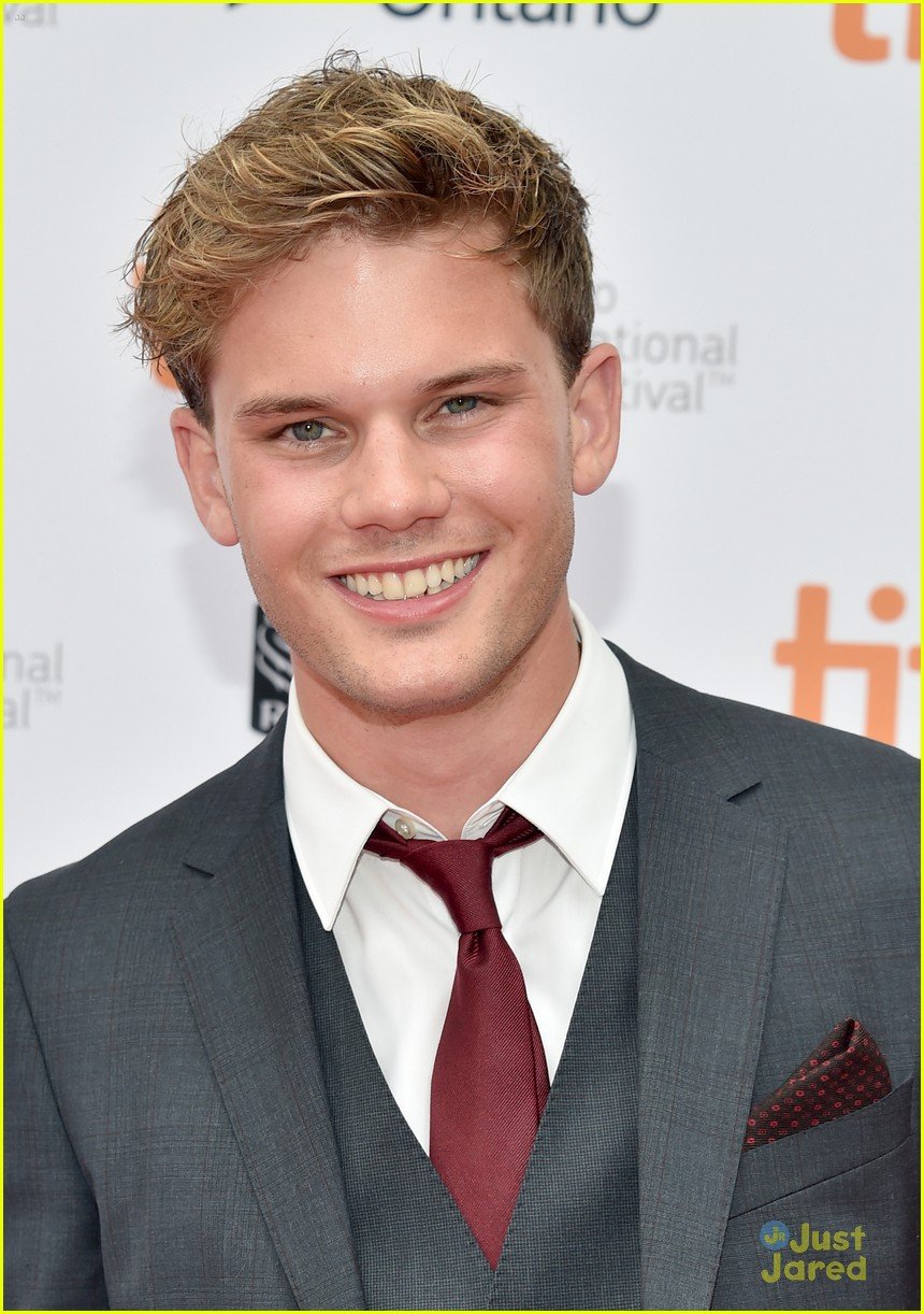 Jeremy Irvine 'Reach'es Out At Toronto Film Festival 2014 | Photo ...