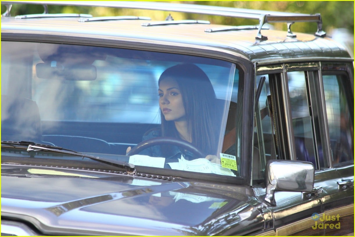Full Sized Photo of victoria justice drives car on set eye candy 02 ...