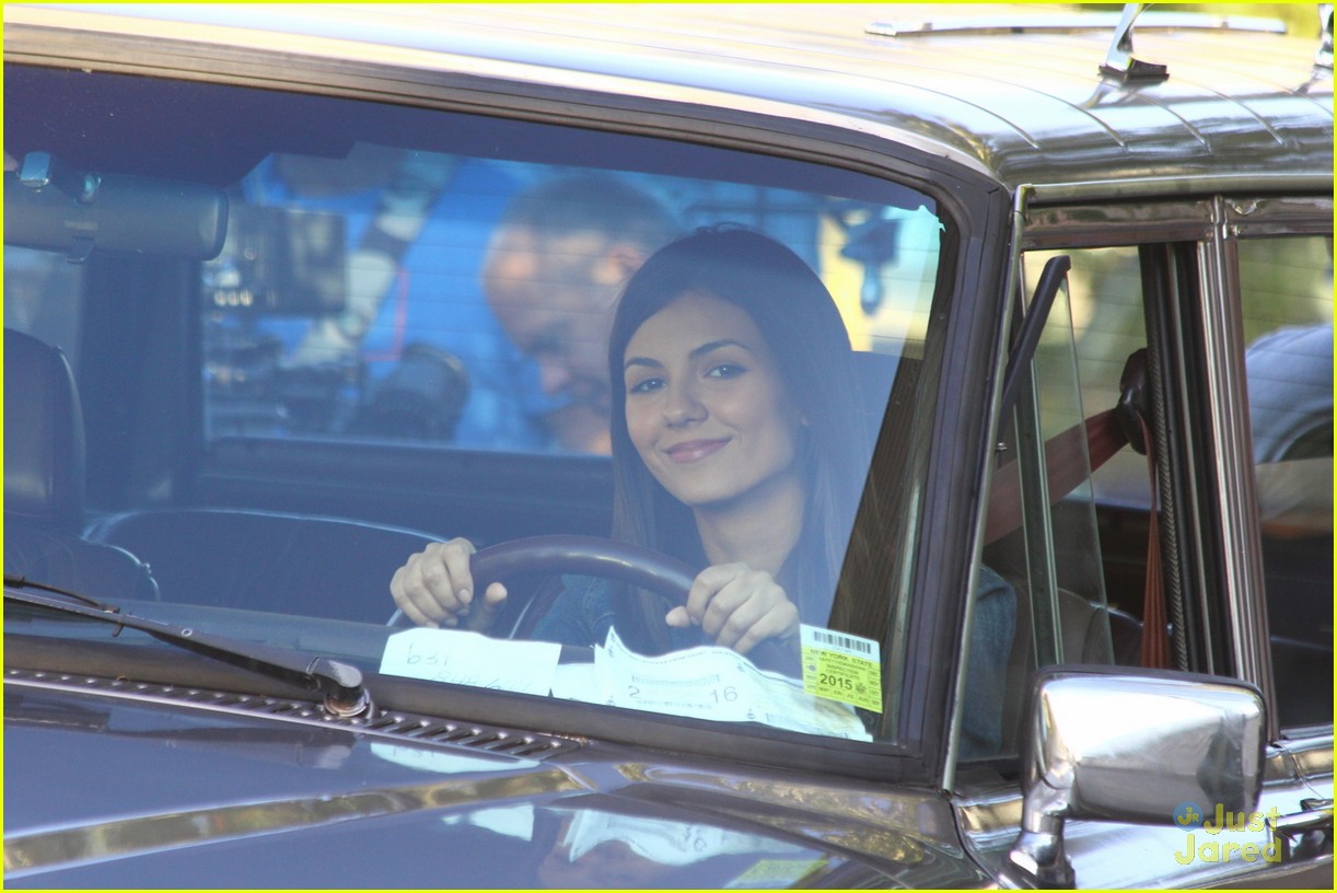 Full Sized Photo of victoria justice drives car on set eye candy 04 ...