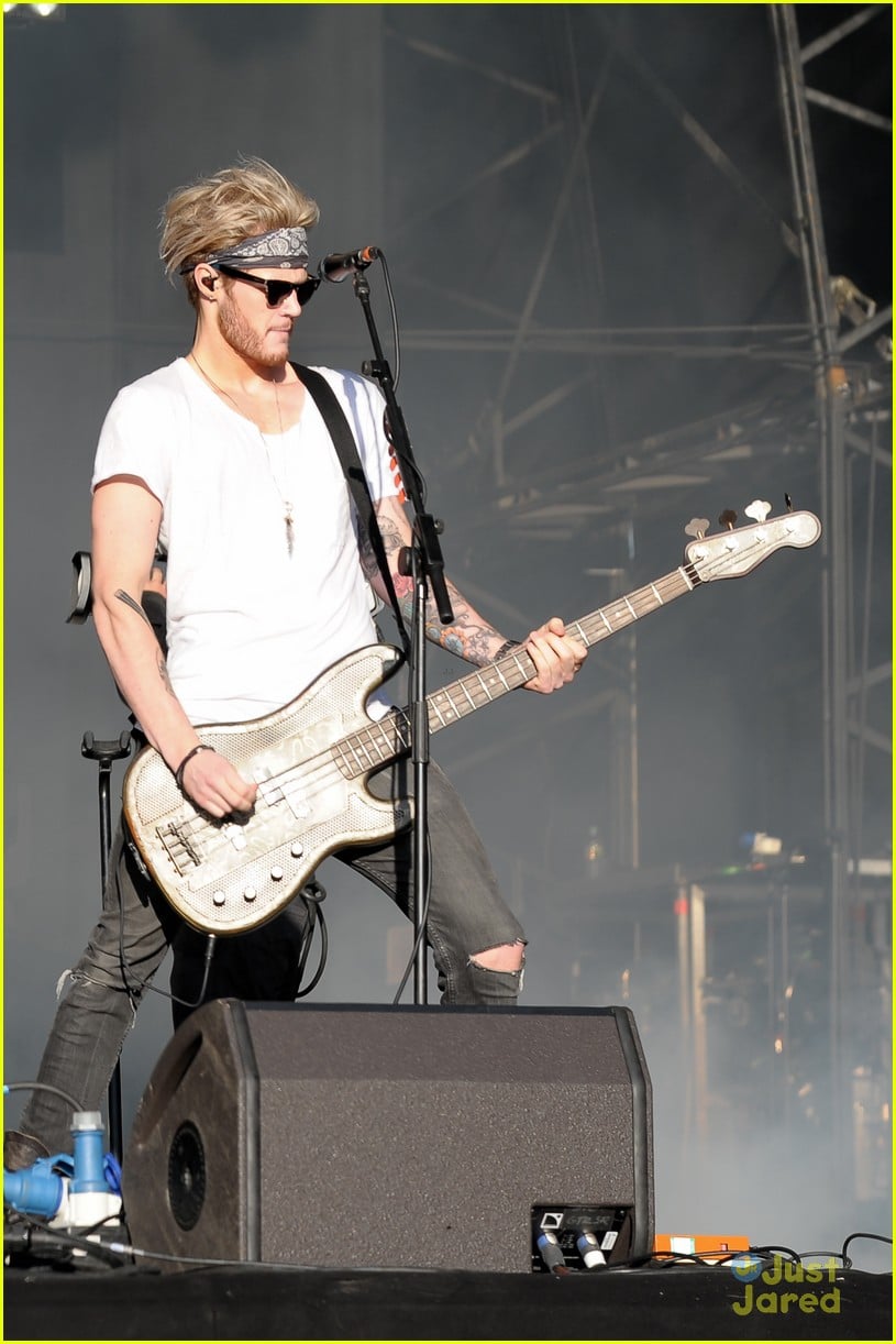 Lawson Rocks Out at Fusion Festival! | Photo 712922 - Photo Gallery ...