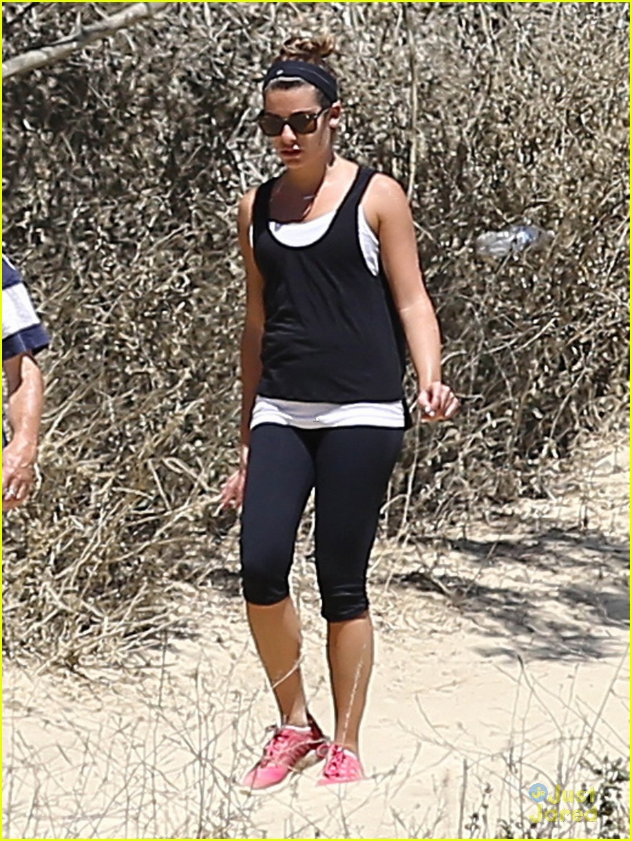 Is Lea Michele Singing Frozens Let It Go In The Glee Season Six Premiere Photo 713315