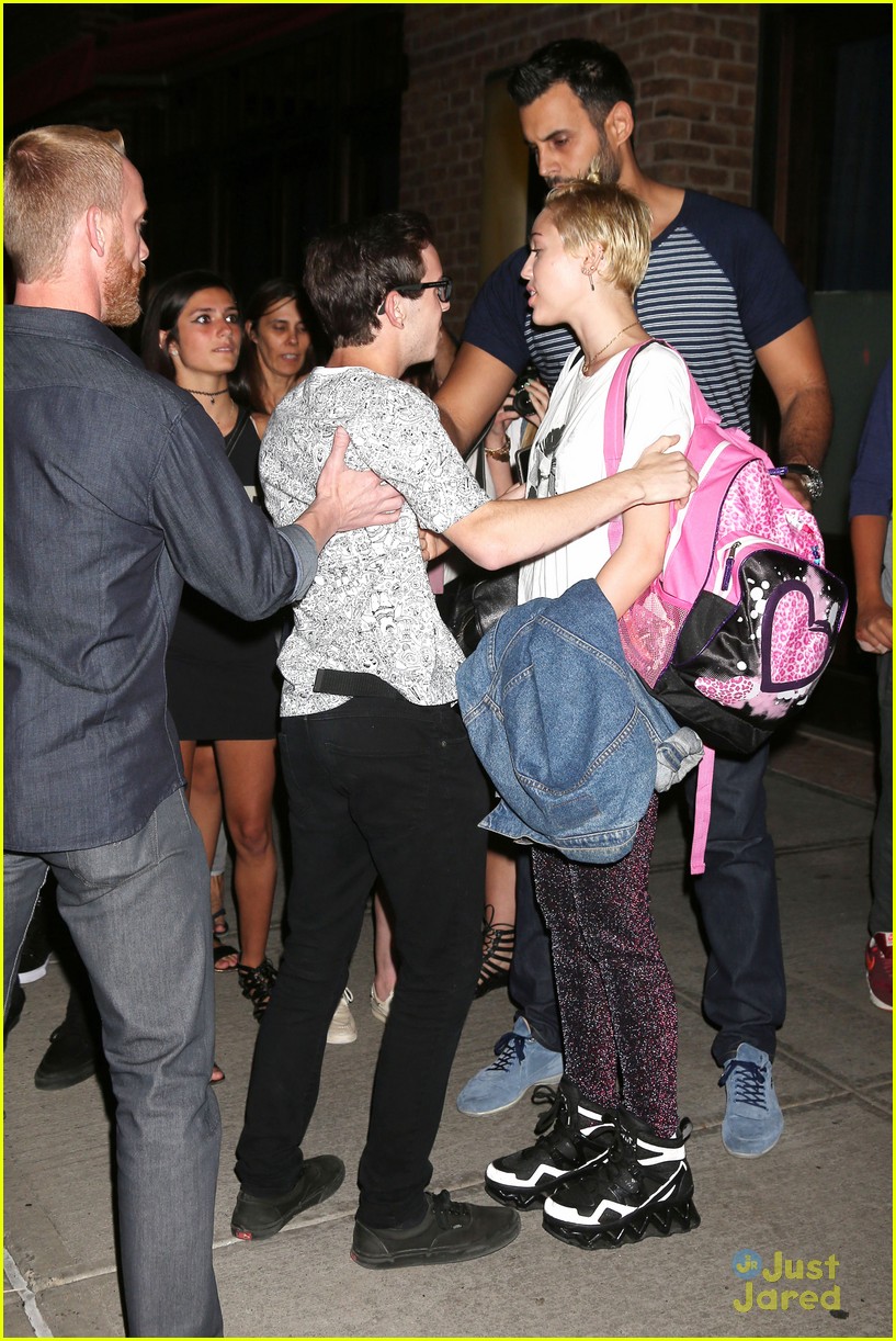 Miley Cyrus is All About Her Smilers in NYC | Photo 715481 - Photo ...