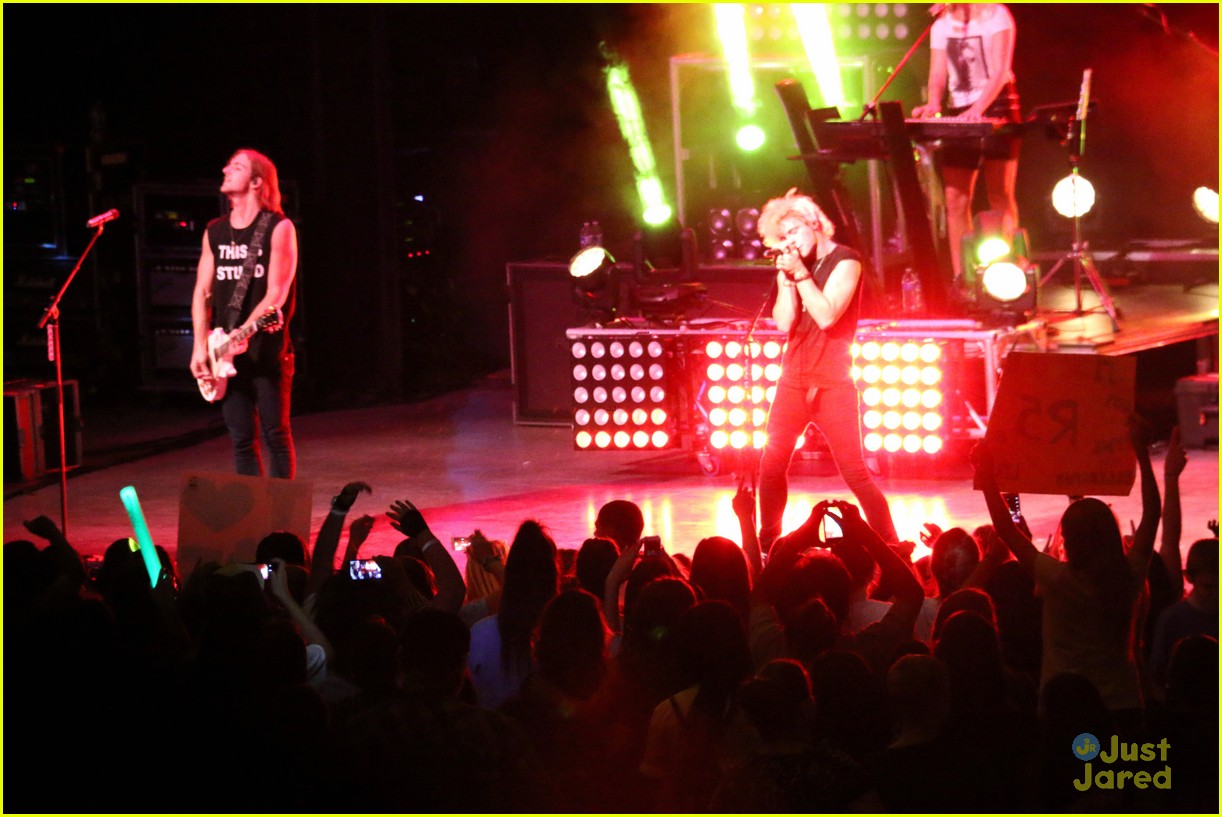 R5 Performs in Vegas After Rydel Lynch Admits Crush on Bandmate ...