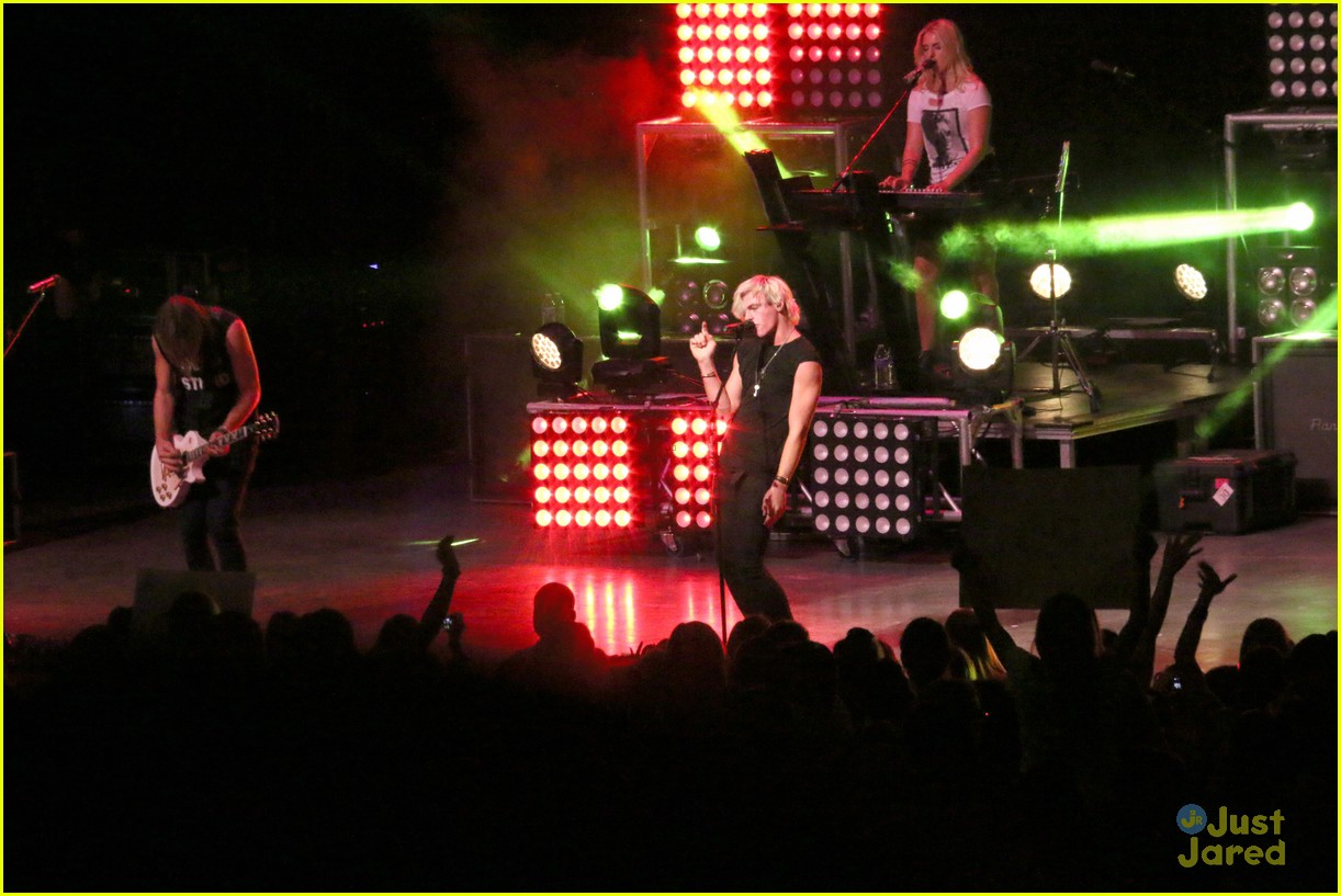 R5 Performs in Vegas After Rydel Lynch Admits Crush on Bandmate ...