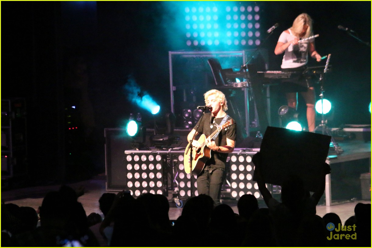 R5 Performs in Vegas After Rydel Lynch Admits Crush on Bandmate ...