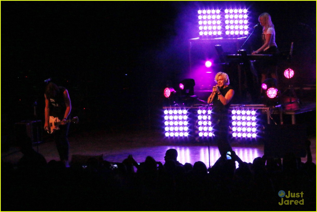R5 Performs in Vegas After Rydel Lynch Admits Crush on Bandmate ...