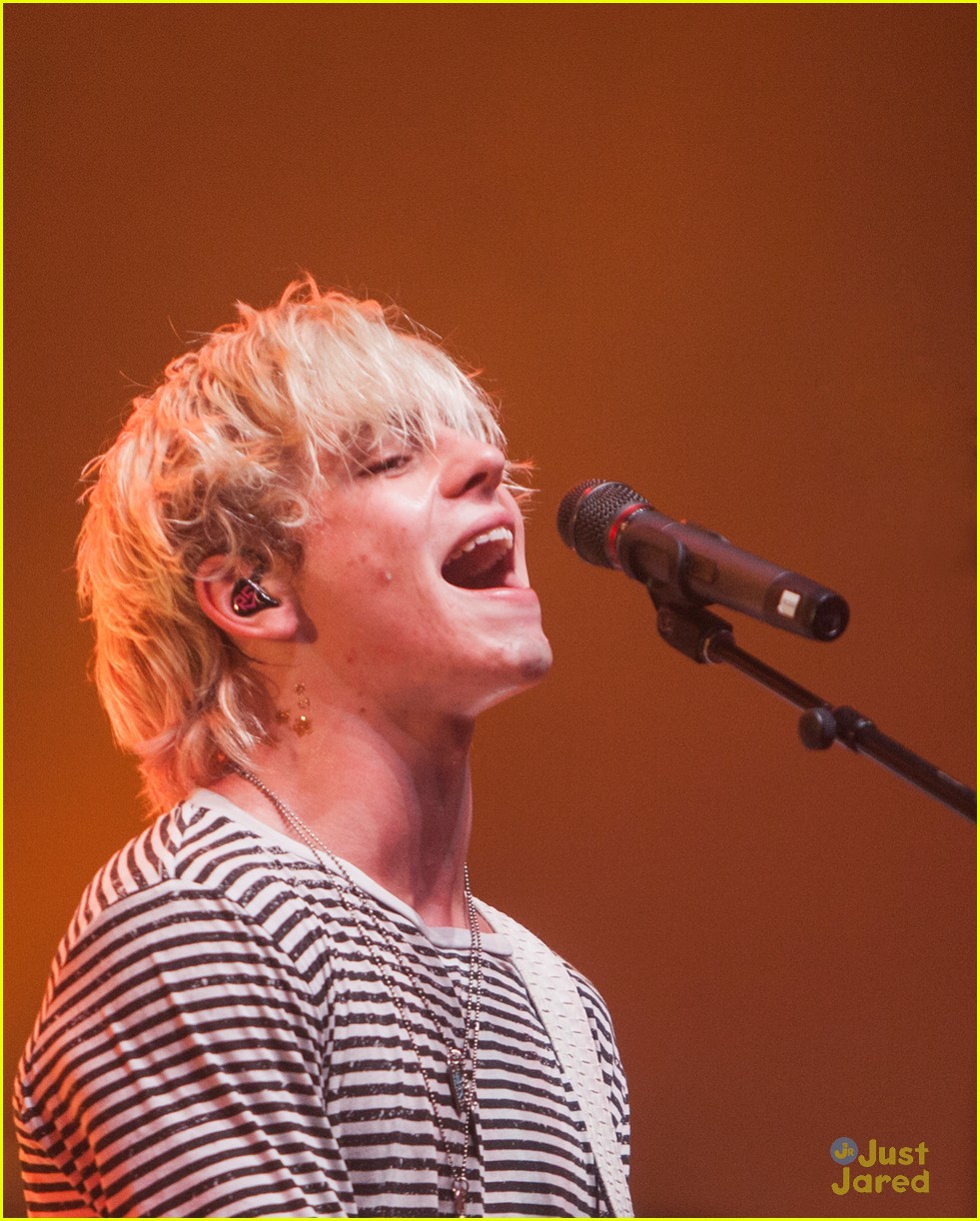 R5 Rocks Out at the Royal Oak Music Theatre in Detroit! | Photo 721651 ...