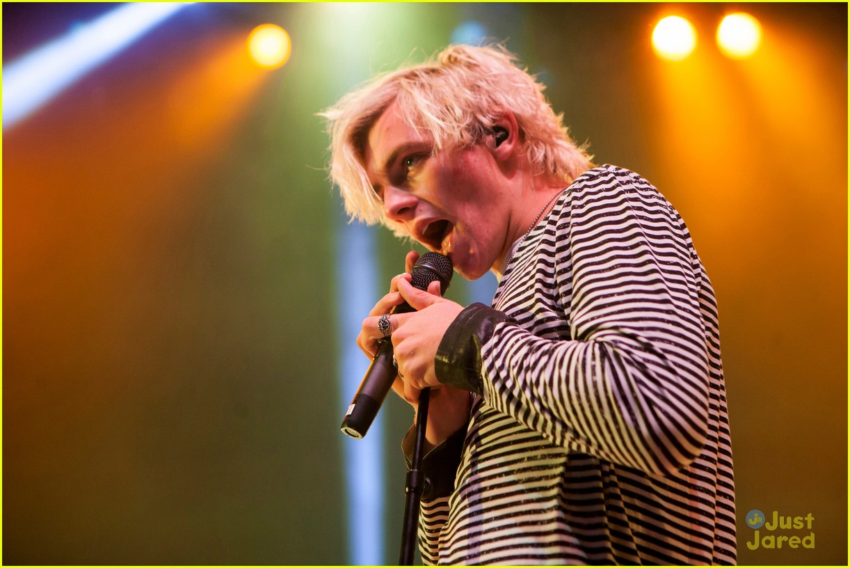 R5 Rocks Out at the Royal Oak Music Theatre in Detroit! | Photo 721653 ...