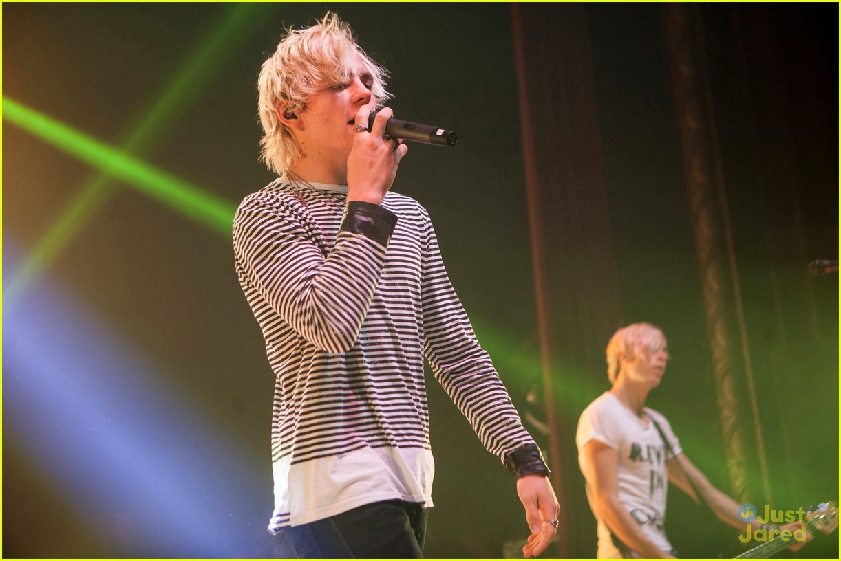R5 Rocks Out at the Royal Oak Music Theatre in Detroit! | Photo 721654 ...