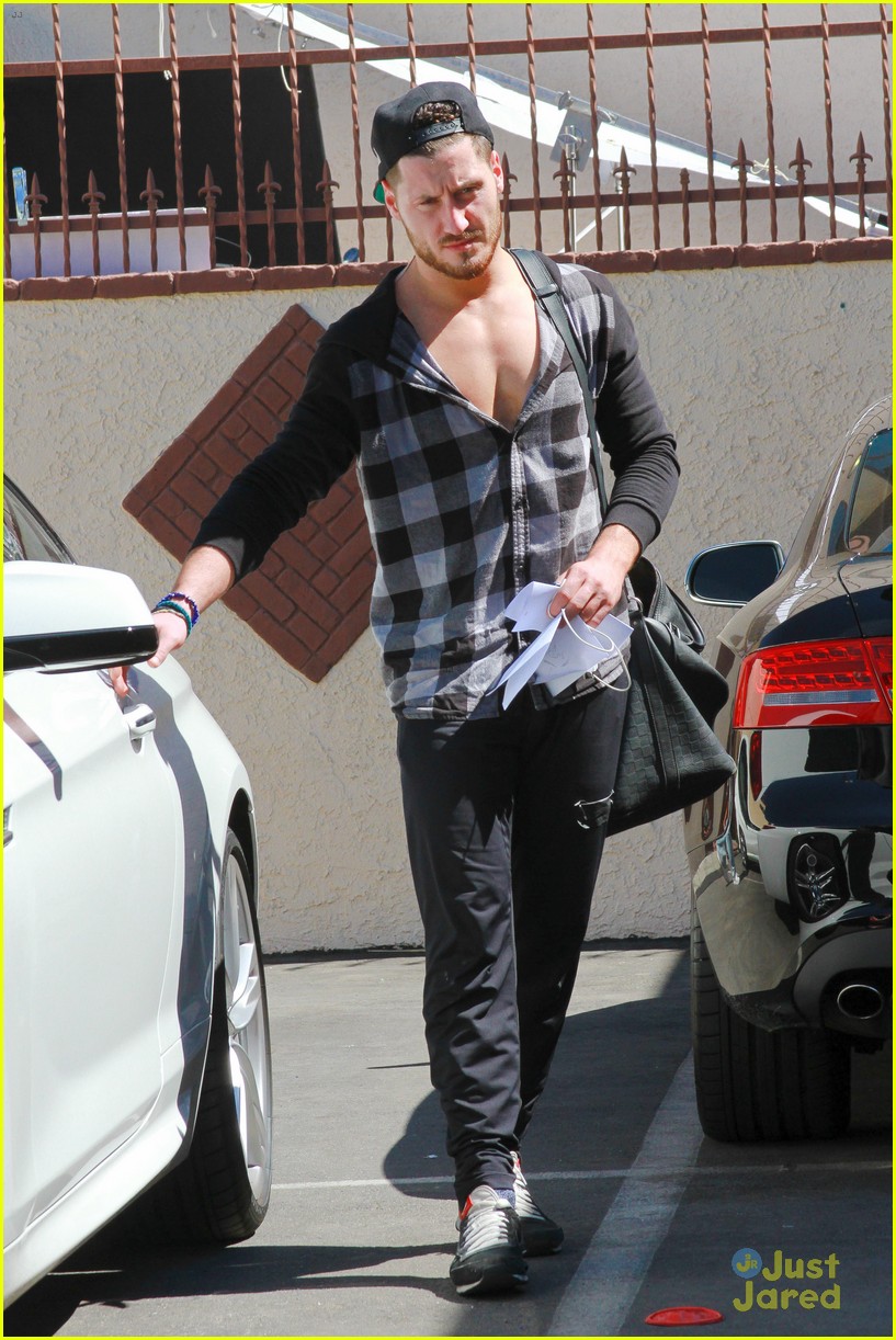 Val Chmerkovskiy Hugs It Out With A Fan After DWTS Practice with Janel ...