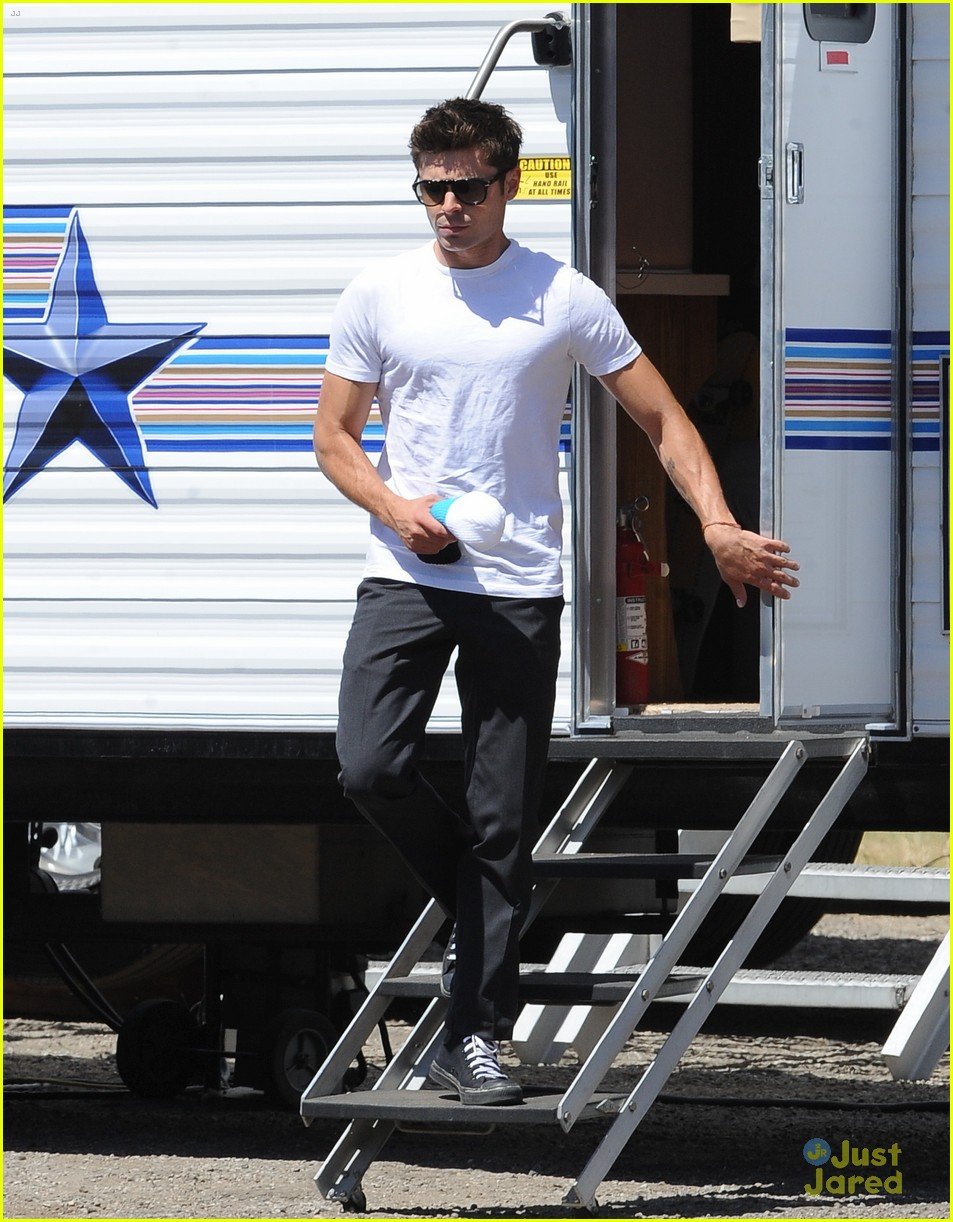 Zac Efron Switches into a Suit on 'We Are Your Friends' Set | Photo ...