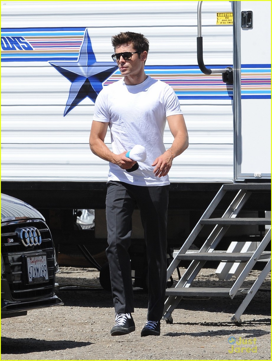 Zac Efron Switches into a Suit on 'We Are Your Friends' Set | Photo ...